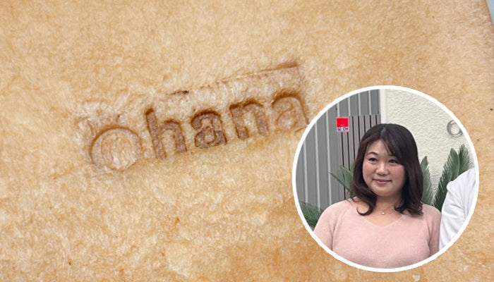 カフェでだしているパンへの焼印 ロゴを食パンに焼印しています。